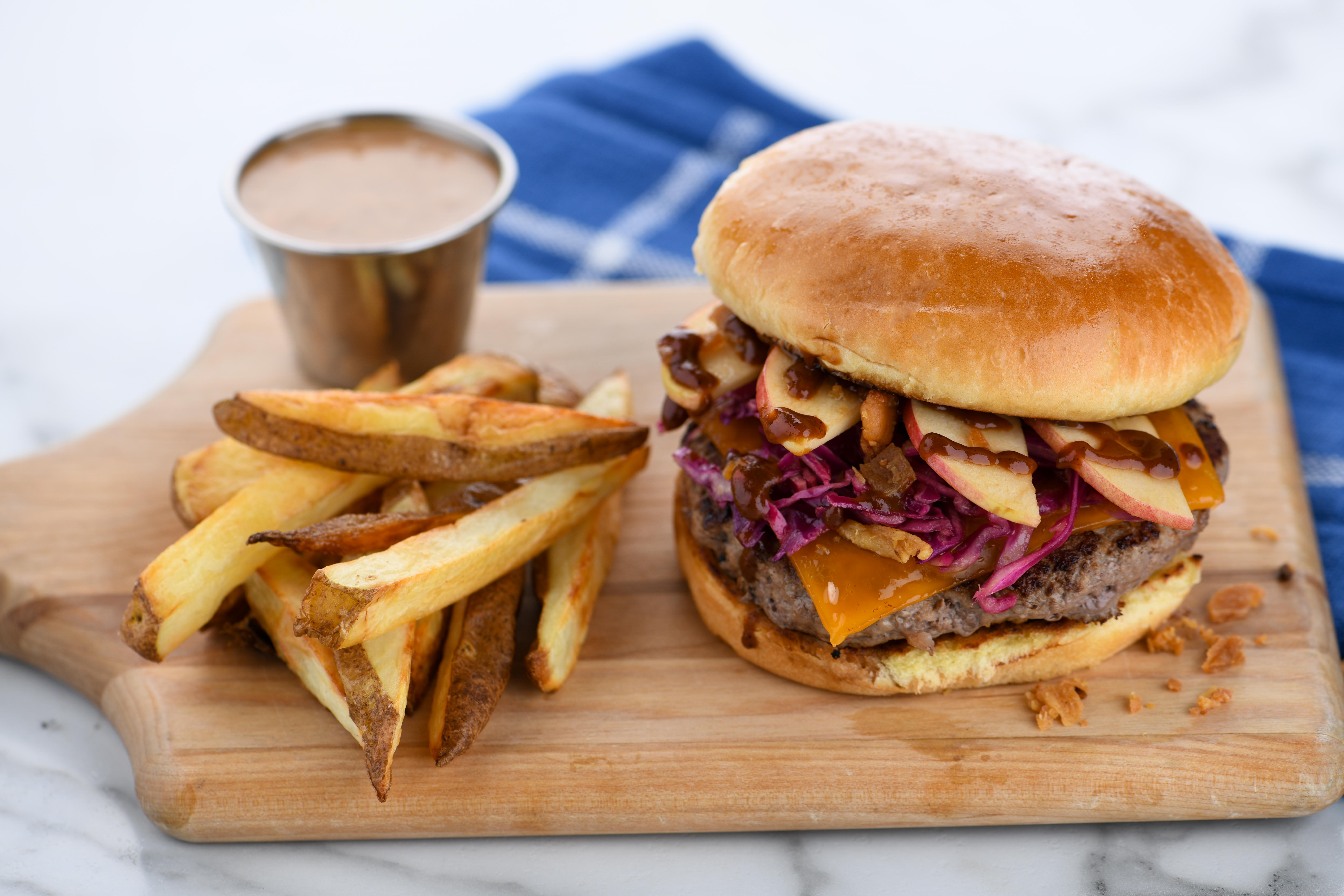 Carolina Apple BBQ Beef Burger Recipe - Home Chef
