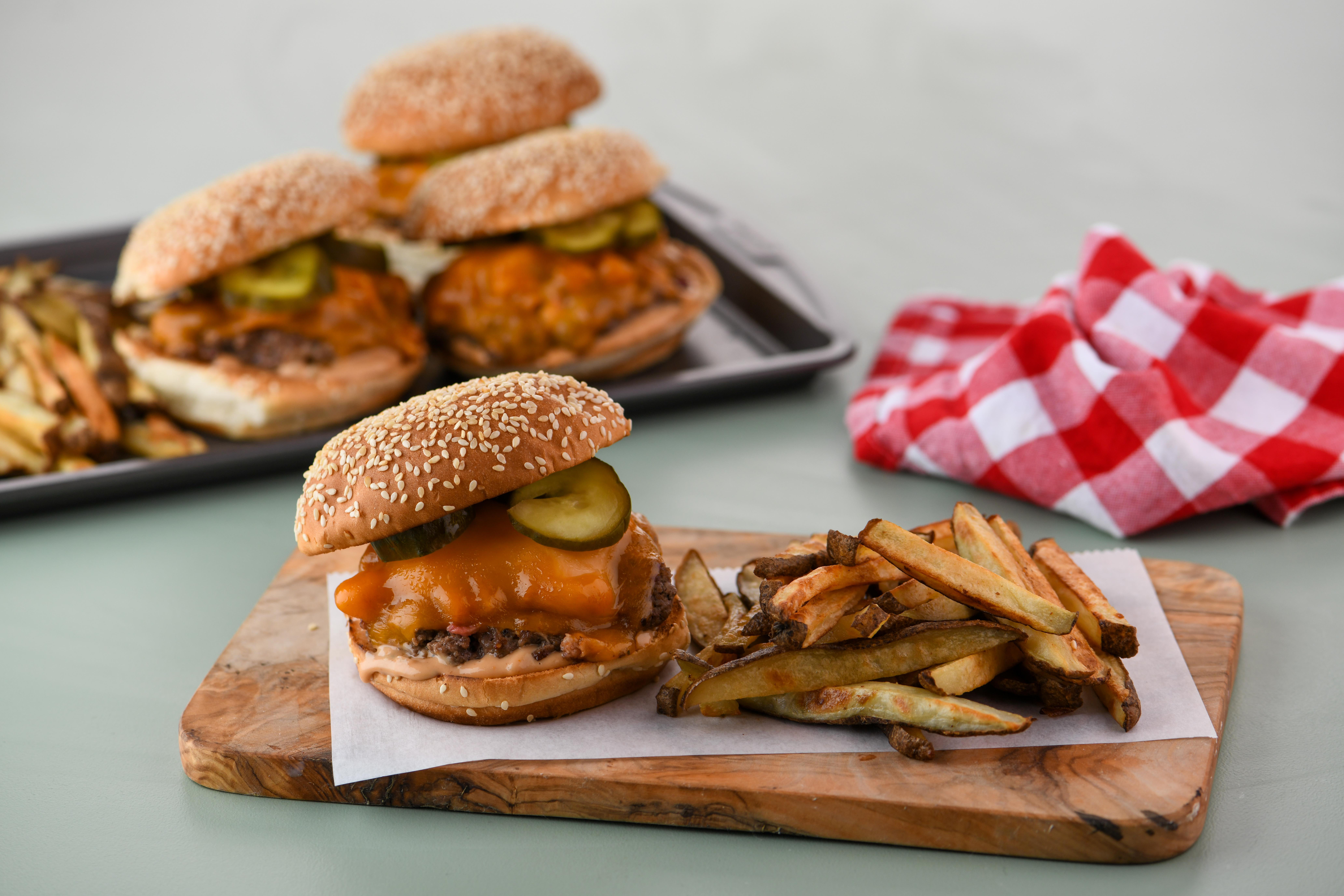 Beef and Bacon Cheeseburger Recipe - Home Chef