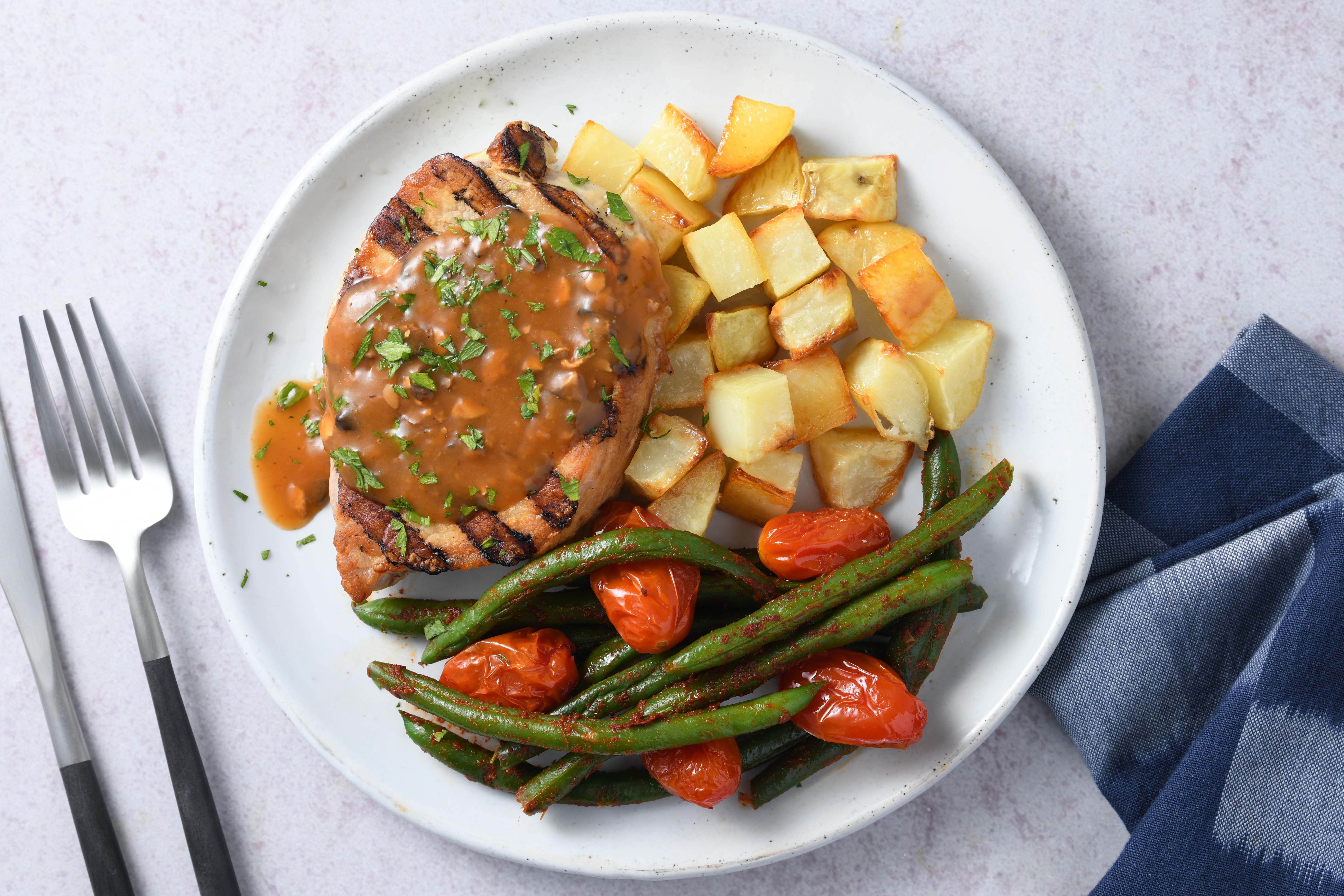 Steakhouse Pork Chop and Green Beans Recipe - Tempo