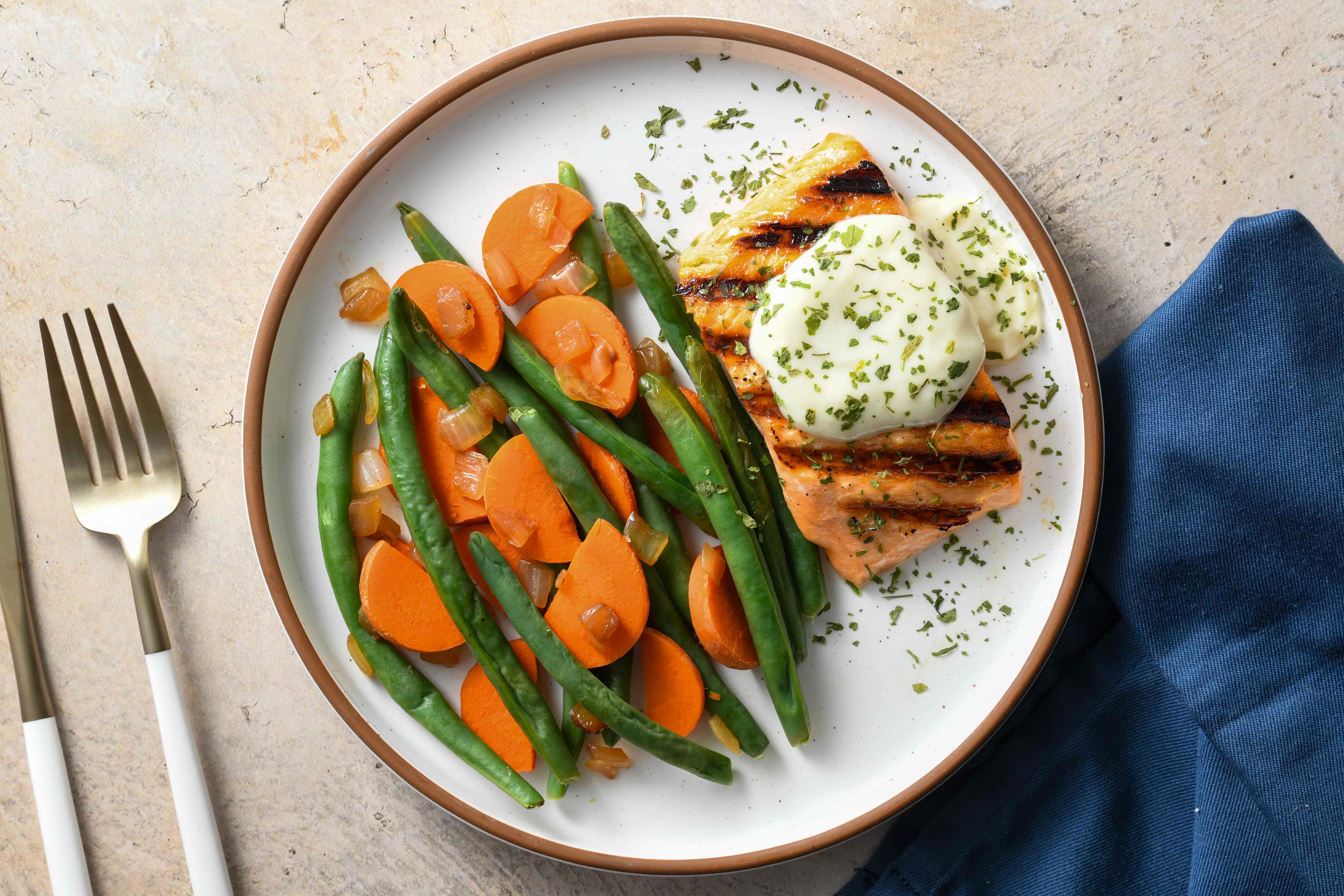Salmon in Roasted Garlic Sauce Recipe - Tempo